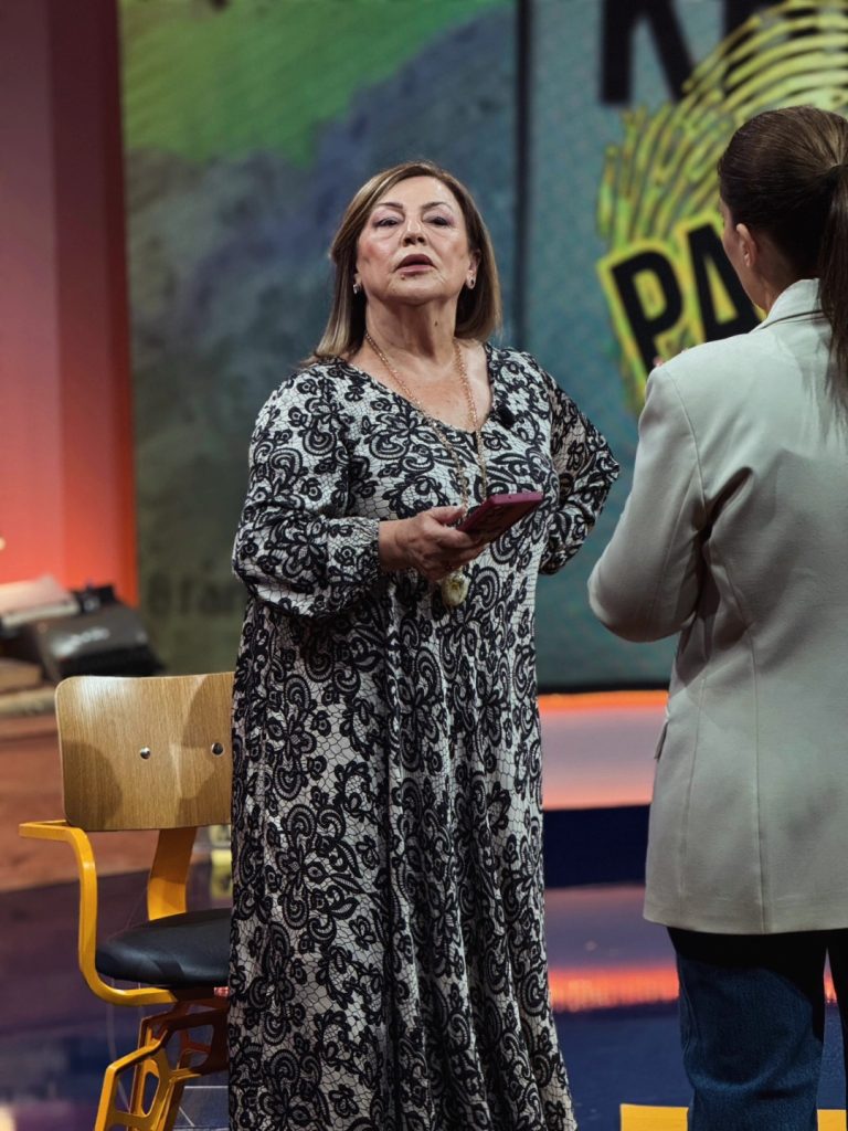 Gazetarja Nexhi Beqiri e Report TV: Nga Kukësi në Llakatund te vajza që ...